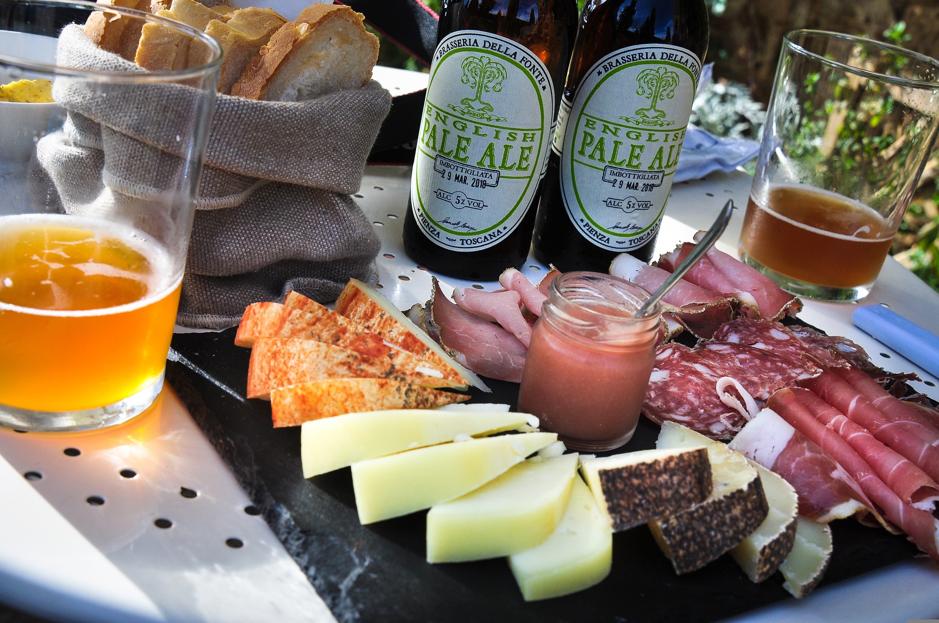 The origin of the aperitif/apéritif ? And why is it so important in ...